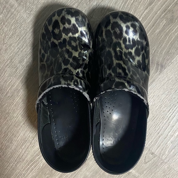 Dansko Professional | Shoes | Dansko Medical Professional Clogs Patent ...